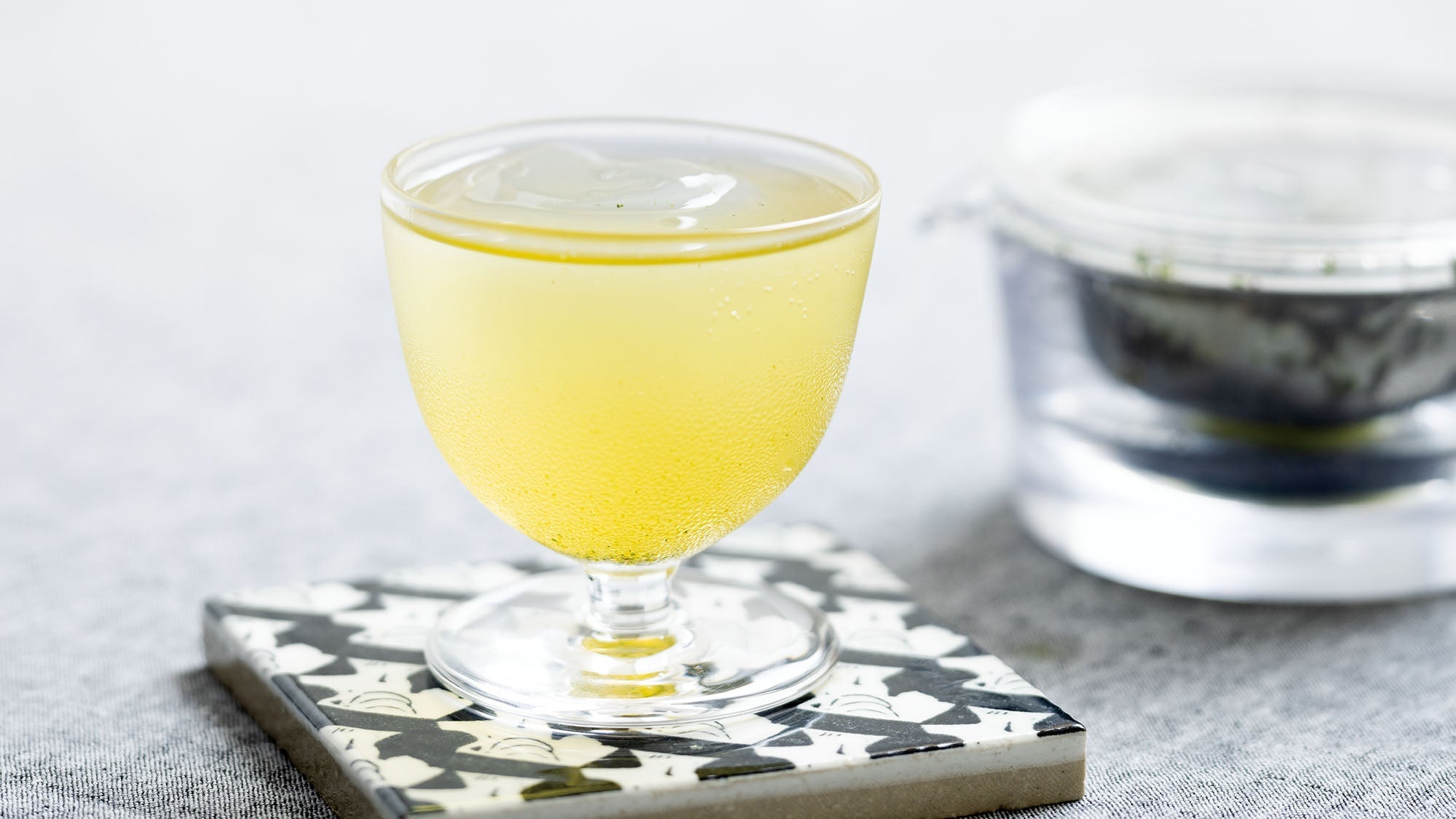 Mocktail-Style "Juniper Berry Tea" Recipe Made with Carbonated Water ...